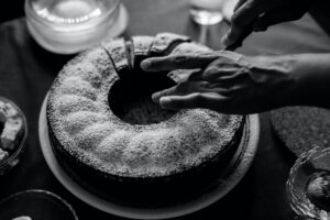 How To Cut A Round Cake