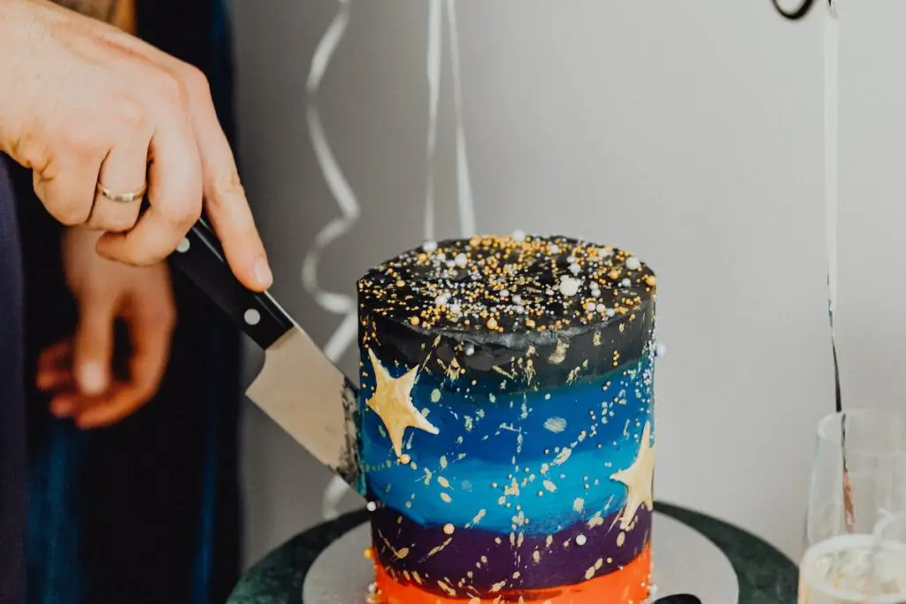 How To Cut A Round Cake