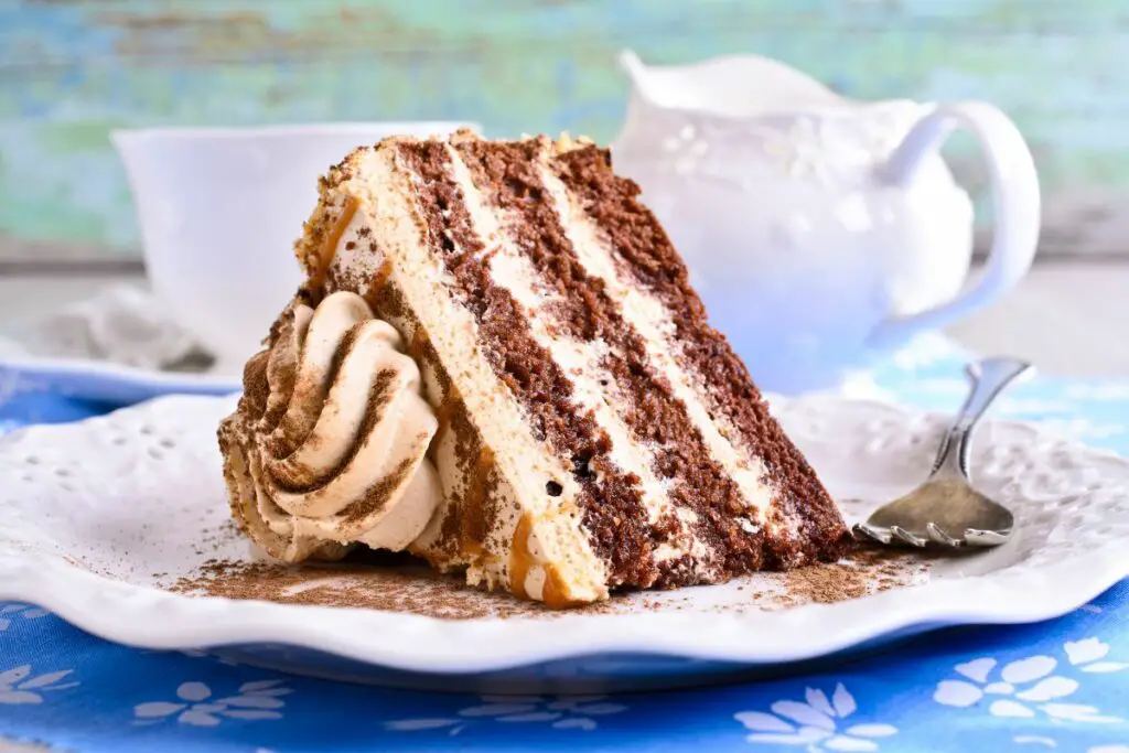 6 Of The Best Delicious Cinnamon Roll Wedding Cake Recipe Ideas For ...