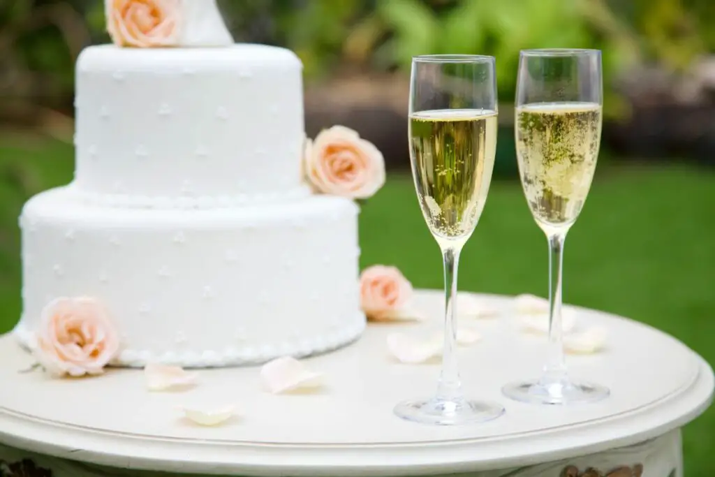 7 Of The Very Best Champagne Wedding Cake Recipe Ideas To Know About ...